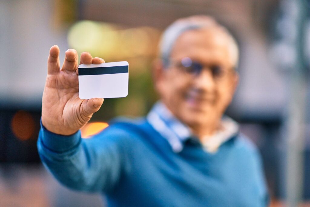 Confirmado por la Seguridad Social: el carnet especial para jubilados llegará en 2025 con nuevas ...