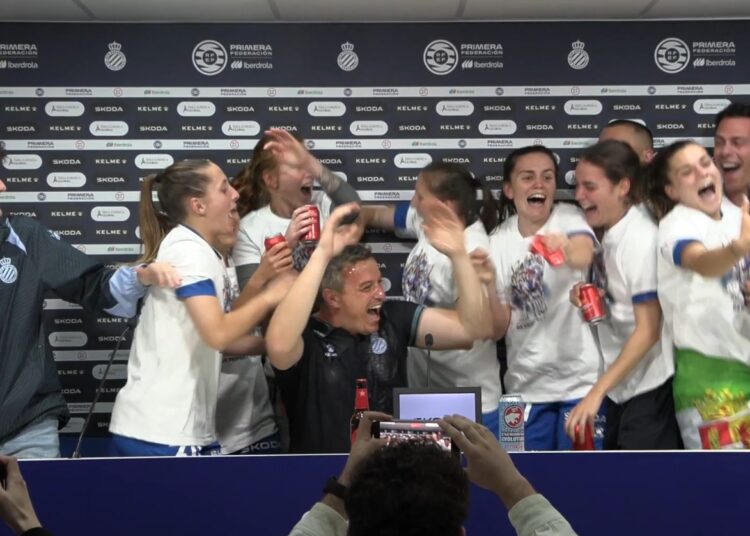 La afición perica agota en pocos minutos las entradas para el Zaragoza - Espanyol, en un proceso ...