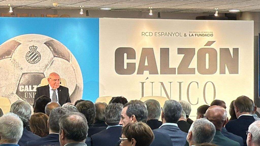 Emotivo homenaje a José María Calzón, el mítico delegado del Espanyol