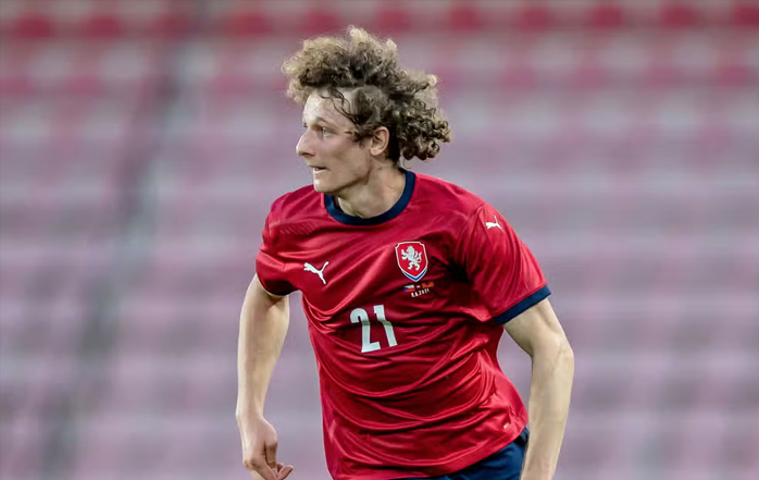 INTERNACIONALES | Ivan Hašek prescinde de Alex Král en el empate sin ...